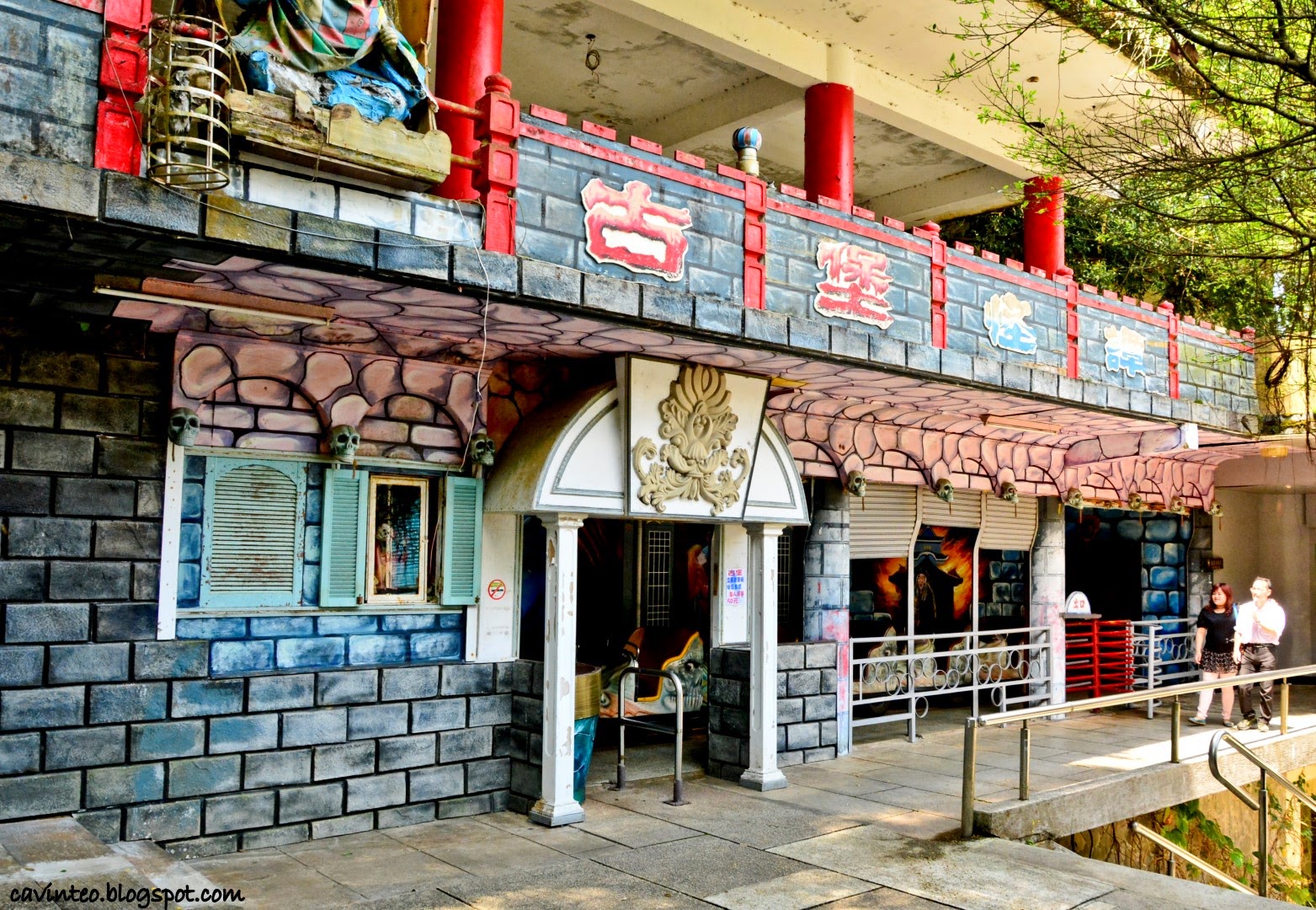 Entree Kibbles: Your 80s Haunted House Ride - Swiss Castle (古堡怪談) @ Yun ...